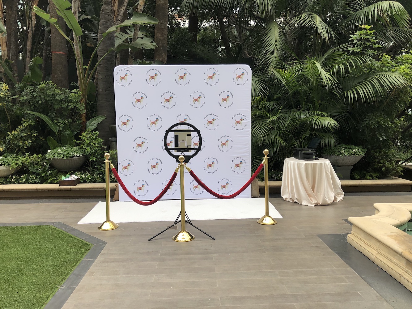 TikTok Photo Booth Rental